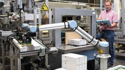 China Flexible Cobot Robot with Any Orientation Mounting Teach Pendant or PC Software Programming for Picking and Placing for sale