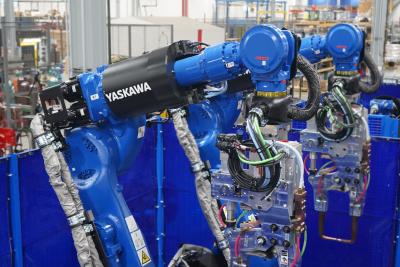 China Yaskawa SP165 Spot Welding Robot Arm With AOTA Welder Payload 165kg Reach 2702mm for sale