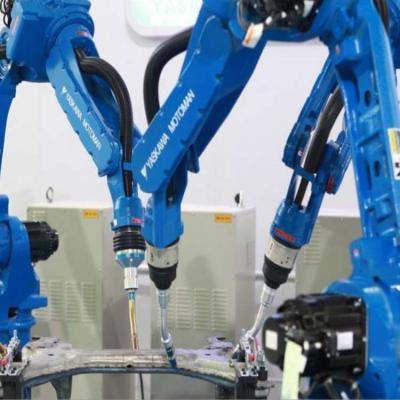 China 6 Axis Universal Robotic Arm Yaskawa GP110 met CNGBS Robot Gripper voor Palet Handling Robot Te koop