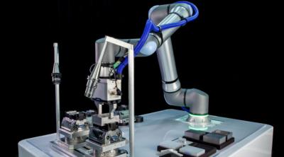 Cina UR20 di collaborazione di raccolto e di collocazione del robot del AGV del carico utile 20kg con la pinza di presa del robot di Onrobot in vendita