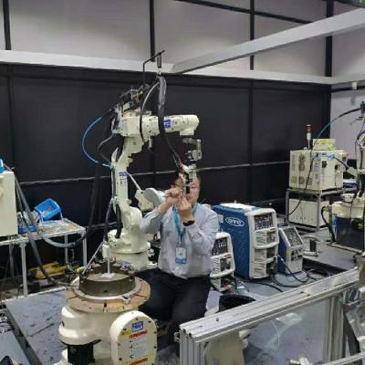 Cina FD-B6 Robot di saldatura OTC Arm robotico industriale Tipo di impianto in vendita