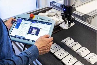 中国 新型ユニバーサルロボット UR12E コラボレーティブロボットアーム 6軸 12.5kg ペイロード Cobot 販売のため