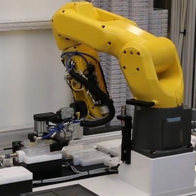 中国 FANUC ペイロード7kg 6軸産業用ロボット プログラミング 小型ハンドリング組立ロボットワークステーション 販売のため
