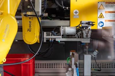 China Kleine Robots Fanuc LR Mate 200iD/7L Veelzijdige 6-assige Robot Draagvermogen 7kg Bereik 911mm Lichtgewicht Robotarm voor Automatisering Te koop