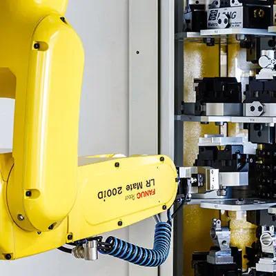 China Compact LR Mate 200iD/7L 6 Axis FANUC Industrial Loading Unloading Robot DH Robotic Articulated Electric Gripper for sale