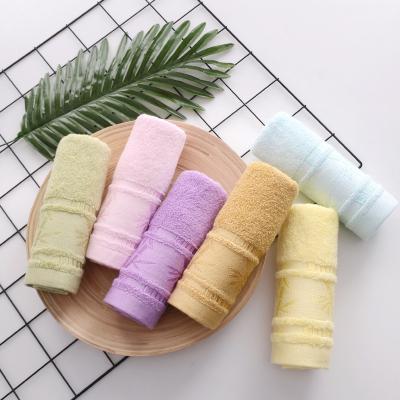 Китай Горячее полотенце из бамбуковых волокон Jacquard 25 * 50 см для мягкой и поглощающей домашней чистки продается