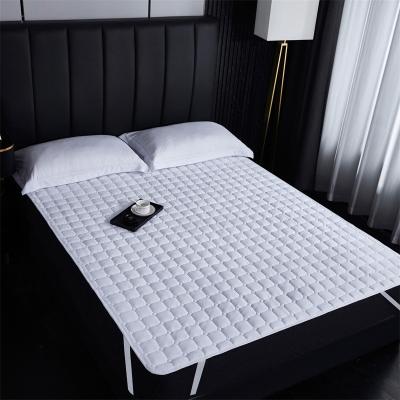 Cina Quantità 3 pcs Disegno personalizzato Materasso protettore Pad di cotone soffice spessa per copertura letto Set in vendita