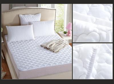 Cina Quantità 3 pcs Disegno personalizzato Materasso protettore Pad di cotone soffice spessa per copertura letto Set in vendita