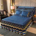Cina Set di biancheria da letto gonna coperta cuscino con ricamo pizzo tessuto ecologico e morbido in vendita