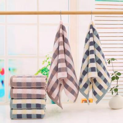 Cina Home 120g colorate strisce asciugamano a cartoni animati con spinning di marinaio e design di coniglio morbido in vendita