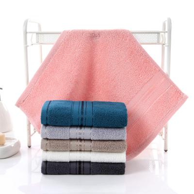 Cina Migliora l'esperienza del tuo Face Spa con un asciugamano di cotone a colori solidi da 34*34cm in vendita