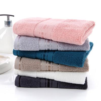 Cina Migliora l'esperienza del tuo Face Spa con un asciugamano di cotone a colori solidi da 34*34cm in vendita