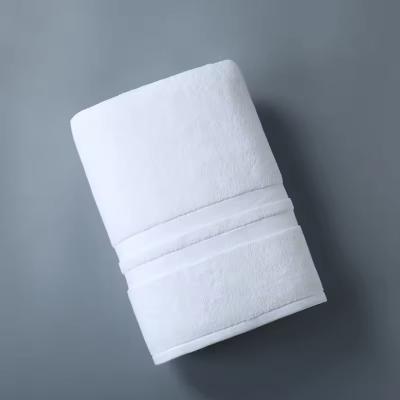 Cina Set di asciugamani ipoallergenici a colori personalizzati 100% cotone più spesso più assorbente morbido in vendita