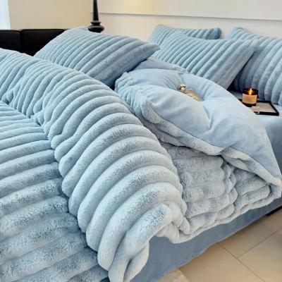 Cina Polyester riempimento di coniglio caldo pelliccia finta pelliccia pelosa piumaggio caldo copertura copriletto set per 2.0m letto in vendita