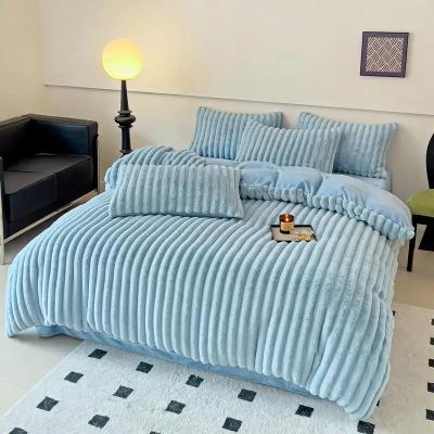 Cina Polyester riempimento di coniglio caldo pelliccia finta pelliccia pelosa piumaggio caldo copertura copriletto set per 2.0m letto in vendita