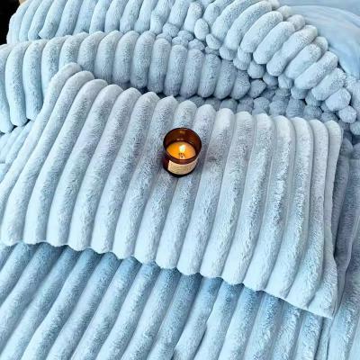 Cina Polyester riempimento di coniglio caldo pelliccia finta pelliccia pelosa piumaggio caldo copertura copriletto set per 2.0m letto in vendita