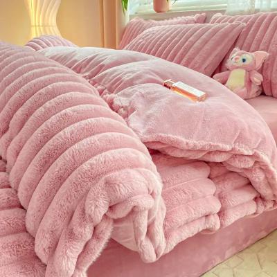 Cina Polyester riempimento di coniglio caldo pelliccia finta pelliccia pelosa piumaggio caldo copertura copriletto set per 2.0m letto in vendita