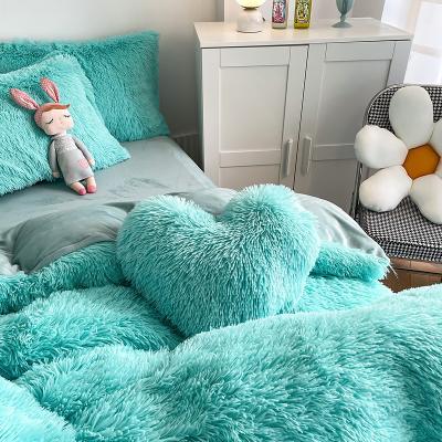 Cina 2024 Caldo Blu Luxury Shaggy Warm Mink Velvet Crystal Lettiera Set per Lettiera Invernale in vendita