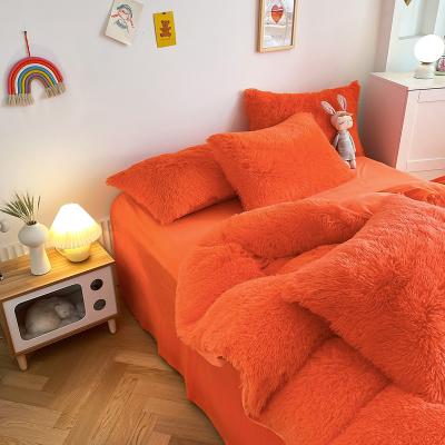 Cina Bright Orange Luxury Shaggy Warm Mink Velvet Crystal Bedding Set per 1.8m 6 piedi letti in vendita