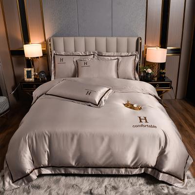 Cina Logo personalizzato Inverno ricamato poliestere lavato biancheria da letto seta seta seta seta per colore solido in vendita