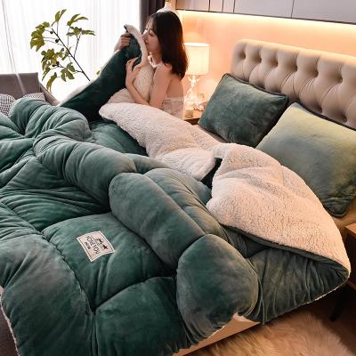 Cina Set di biancheria da letto a misura personalizzata con copriletto di velluto di agnello caldo addensato e logo personalizzato in vendita