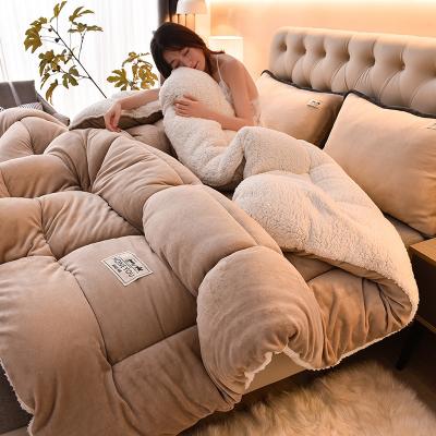 Cina Set di biancheria da letto a misura personalizzata con copriletto di velluto di agnello caldo addensato e logo personalizzato in vendita