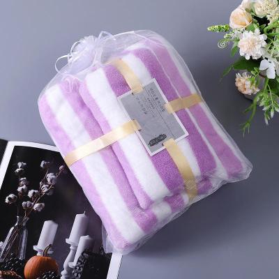 中国 柔らかい吸着性のあるマイクロファイバー サンゴの毛皮 カチオン浴巾セット 販売のため