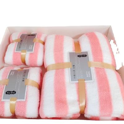 中国 設計者の浴室のための厚いウォープ編み毛布カチオニックセット 3 in 1 タオル 販売のため