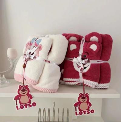 中国 超強い水吸収性 サンゴベールベット バスタオルセット 2PCS 結婚式のプレゼントセット 販売のため
