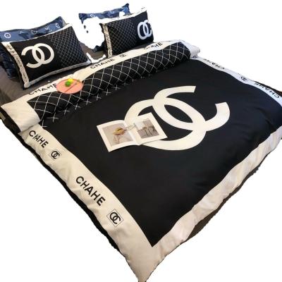 Cina 60 Conteggio di tessuti Ultra Soft 2023 Lavatorio Silk Comforter Cover biancheria da letto Set per biancheria da letto in vendita