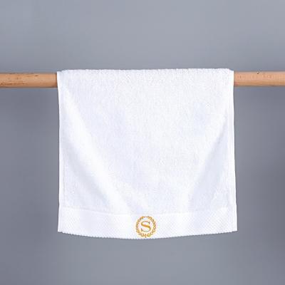 Cina Set di asciugamani bianchi per hotel a prova di bambino con personalizzazione ricamata in cotone puro in vendita