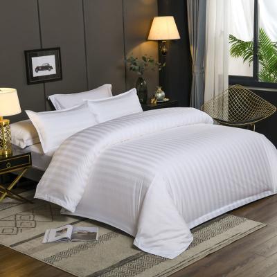 Cina 133*60 Densità di tessuto 4pcs Set di biancheria da letto per 2,5m Dimensioni di applicazione Set di copriletto di cotone in vendita