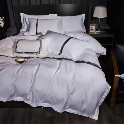 Cina Home Custom 100% cotone Satin Larghe strisce anni '60 Jet Bianco ricamo Luxury Set copertura copriletto in vendita