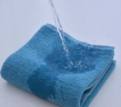 Cina Rivoluzionate la vostra esperienza di bagno con il nostro asciugamano da bagno da 70*140 cm in strisce colorate in vendita