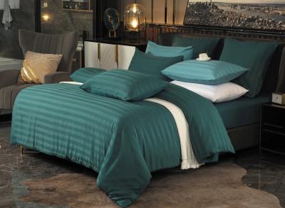 Cina 2 kg Peso 100% poliestere satinato con strisce di modello Set di biancheria da letto per casa o hotel personalizzato in vendita