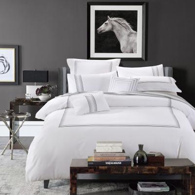Cina 128x68 Densità di tessuto ricamo bianca comodino imposta copertura di copriletto per biancheria da letto hotel in vendita