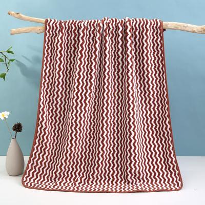 Cina Set di asciugamani da bagno unisex da 70*140 cm, con modello floreale internazionale in vendita