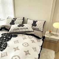 China Diagonal Printing Luxury Violent Bear Bed Sheet Set Customized Designer Bedding Set for sale