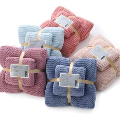 China Polyester geweven baddoek set Dikke en absorberende koraalvlies voor ultiem comfort Te koop