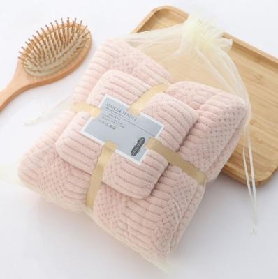Cina Bagnetto da bagno di lana di corallo spessa e morbida perfetto per tutte le età progettazione di griglia auspiciosa in vendita