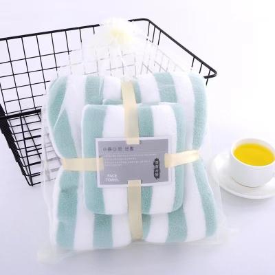 China Klantenlogo Koralenvoet Badhanddoek Set Breed Rande Verpakking Dikke Absorberend Polyester Te koop