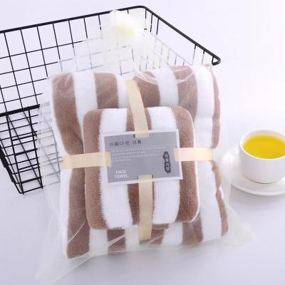 Cina Toaleta di poliestere tessuto Set di asciugamani da bagno Colore solido Spessore assorbente Rivestimento a margine largo in vendita
