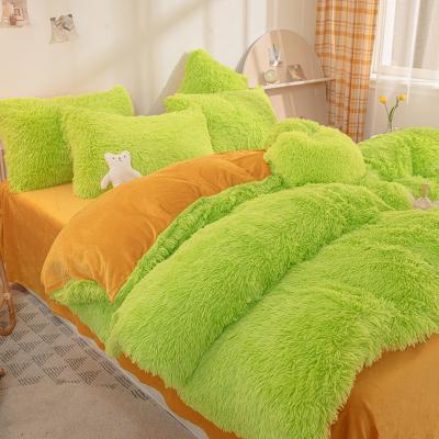 Cina 100% poliestere autunno e inverno visone velluto set a 4 pezzi per letti accoglienti in vendita