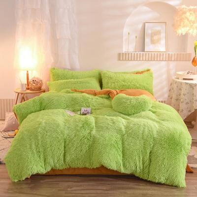 Cina Set di biancheria da letto di lana di visone con copertura di copriletto a colori solidi e collezioni per cuscini in vendita