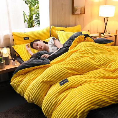 Cina Set di biancheria da letto addensata d'autunno e inverno Set di copertura di velluto di corallo con colore puro in vendita