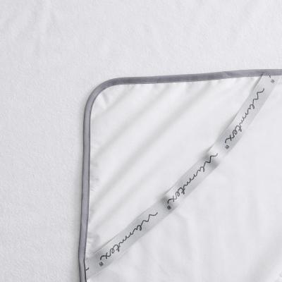 China Dimensão personalizada Cor branca sólida Protector de colchão Terry à prova d'água com faixas elásticas à venda