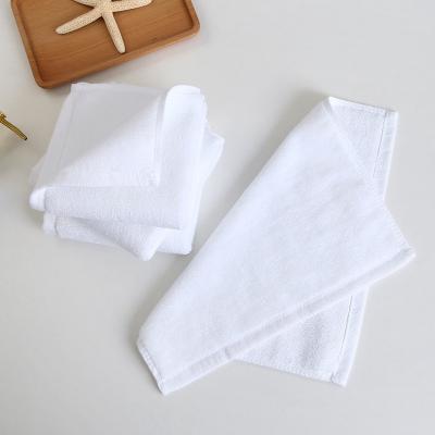 Cina Tutti i gruppi di età rettangolo 100% cotone bianco piccolo quadrato asciugamano per hotel di lusso in vendita