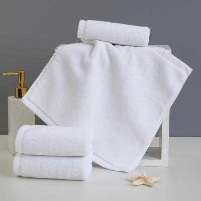 Cina Tutti i gruppi di età rettangolo 100% cotone bianco piccolo quadrato asciugamano per hotel di lusso in vendita