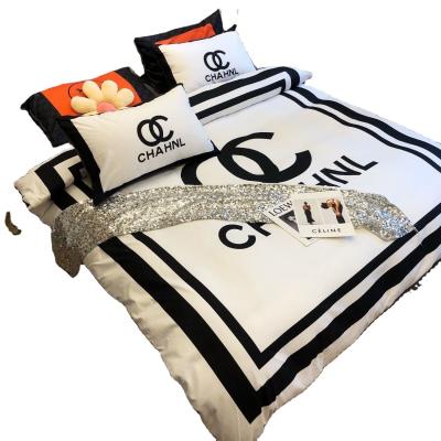 Cina Set di biancheria da letto bianca King Size 4 in 1 Satin Soft Like Silk Polyester tessuto densità in vendita