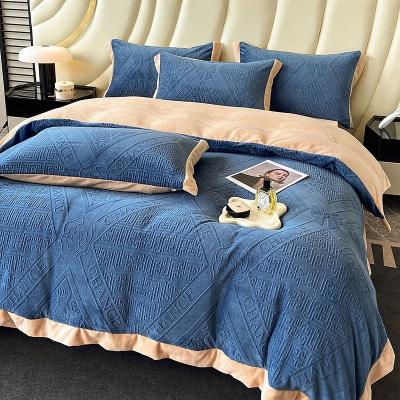 China 230g gesneden melk fluweel winterbedden stel solide patroon 4pcs voor king size comforter Te koop